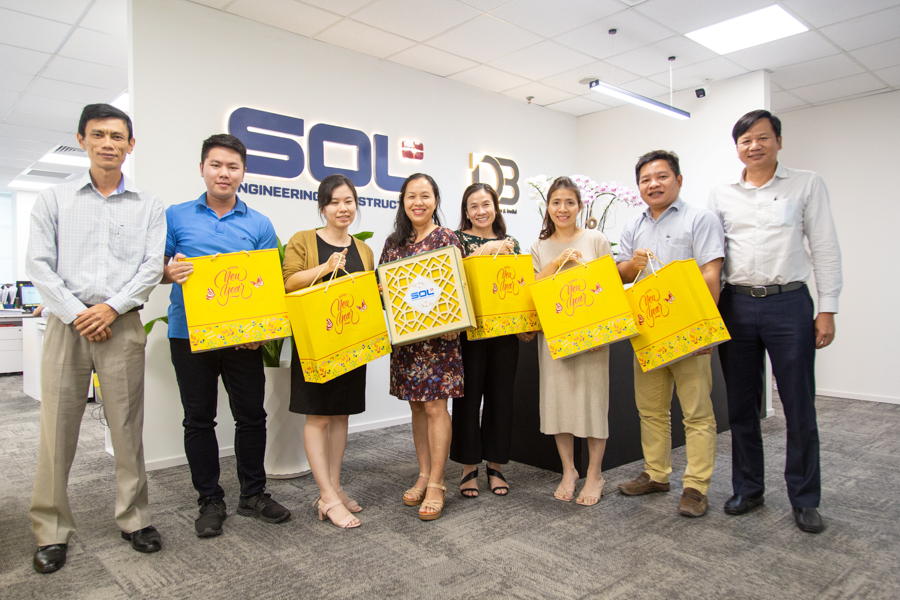 SOL E&C share the spring air with staff | SOL E&C - Since 2003